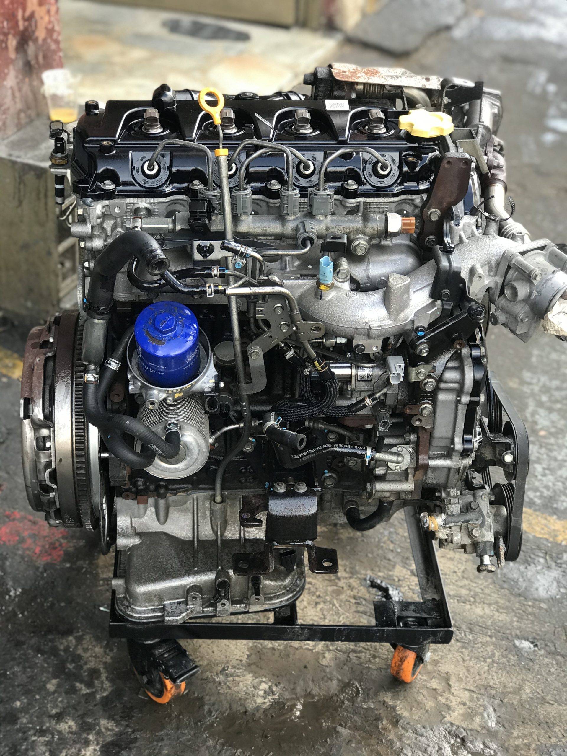 MOTOR NISSAN YD25 URVAN NV350 | Encuentra culatas y repuestos de motor ...